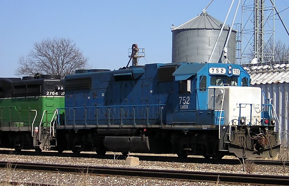 EMDX 752 and BNSF 2764